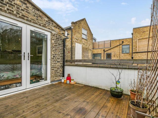 3 bedroom maisonette for rent in Disraeli Road, East Putney, SW15