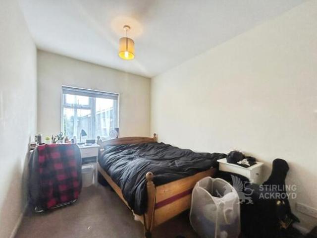 3 bedroom maisonette for rent in Drummond Road, Guildford, Surrey, GU1