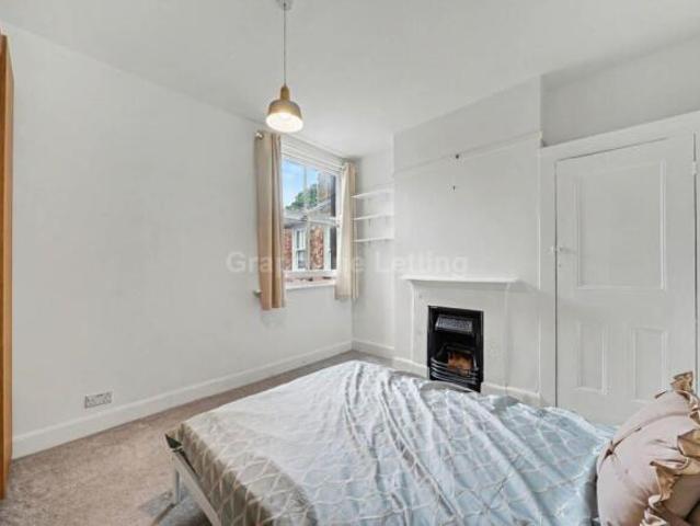 3 bedroom maisonette for rent in Dumbarton Road, Brixton SW2