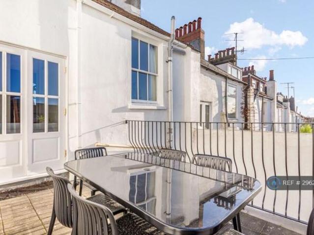 3 bedroom maisonette for rent in Egremont Place, Brighton, BN2