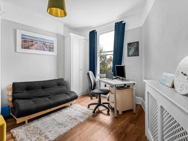 3 bedroom maisonette for rent in Elm Road, London, SW14