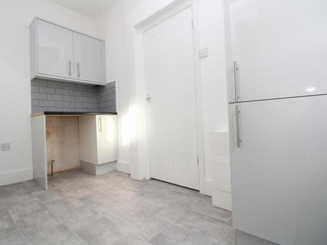3 bedroom maisonette for rent in Elmers End Road, Beckenham, BR3