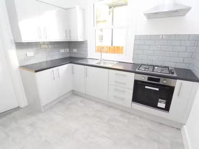 3 bedroom maisonette for rent in Elmers End Road, Beckenham, BR3