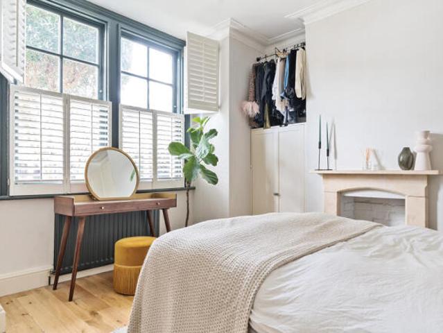 3 bedroom maisonette for rent in Emlyn Road, London, W12