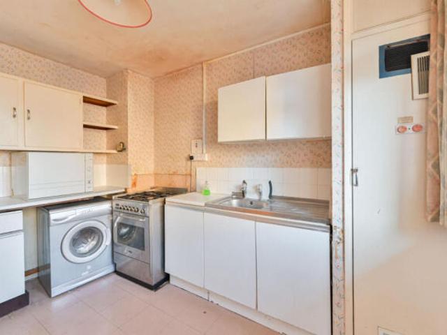 3 bedroom maisonette for rent in Ensbury House, Carroun Road, Oval, London, SW8