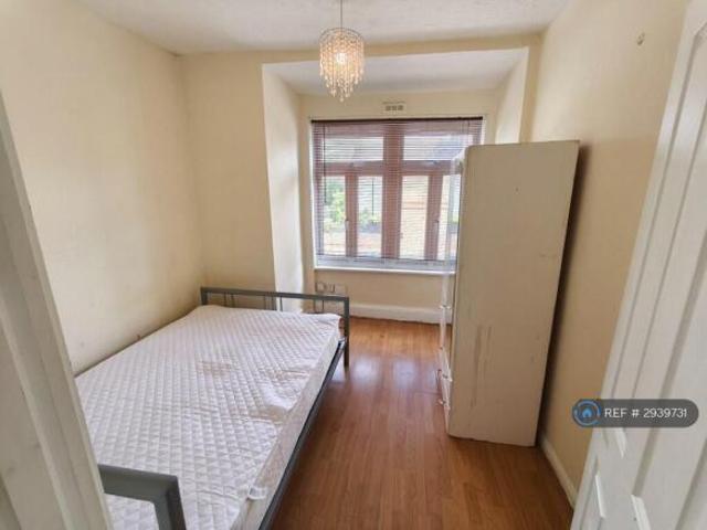 3 bedroom maisonette for rent in Fairmile Ave, London, SW16