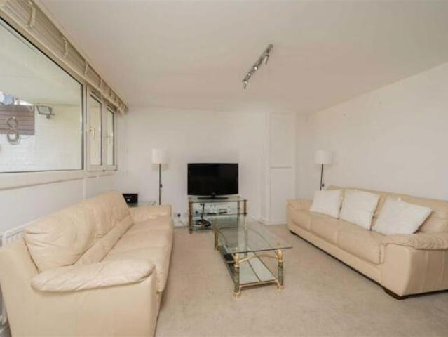 3 bedroom maisonette for rent in Finborough Road, South Kensington, SW10