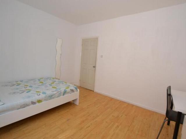 3 bedroom maisonette for rent in Fieldgate Street, Whitechapel, London, E1 1ES, E1