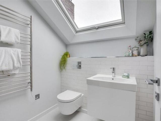 3 bedroom maisonette for rent in Fulham Palace Road, Barons Court, W6
