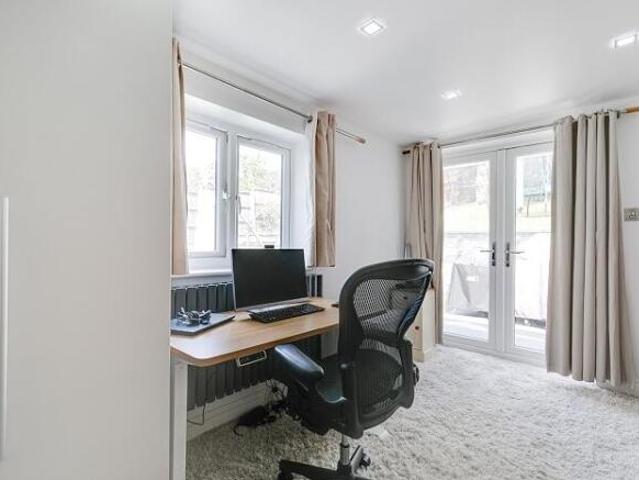 3 bedroom maisonette for rent in Grove Avenue London N10