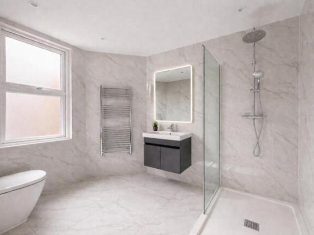 3 bedroom maisonette for rent in Greenford Avenue, London, W7