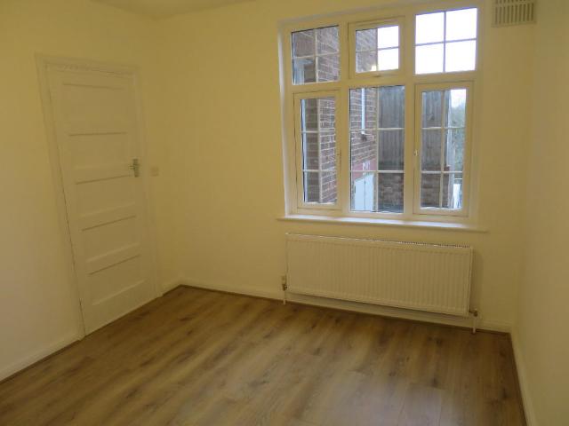 3 bedroom maisonette for rent in Greenford Road, Greenford, Middlesex, UB6