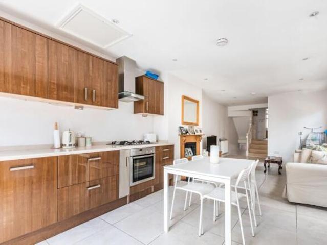 3 bedroom maisonette for rent in Hambalt Road Clapham SW4