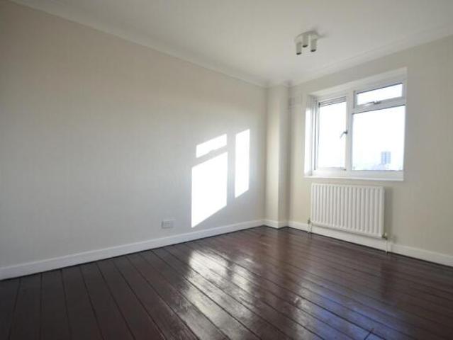 3 bedroom maisonette for rent in Hamlets Way, London, E3
