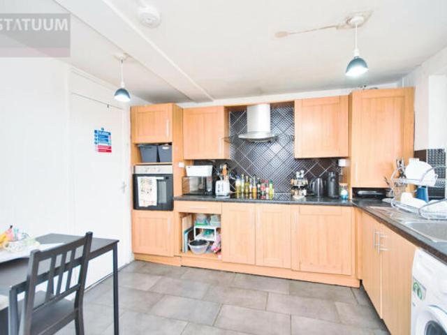 3 bedroom maisonette for rent in Harley Grove, Mile End, Bow, London, E3