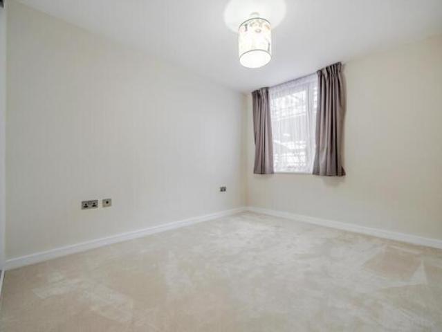 3 bedroom maisonette for rent in Hawthorne Crescent Greenwich SE10