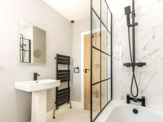 3 bedroom maisonette for rent in Hook Rise North, Surbiton, KT6