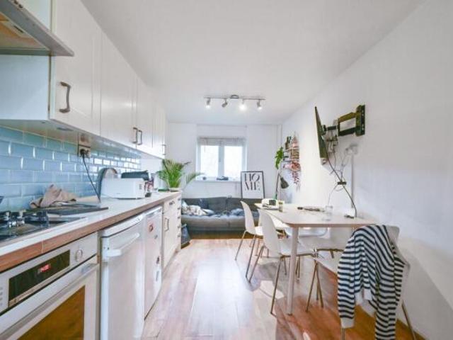 3 bedroom maisonette for rent in Hungerford Road, Islington, London, N7