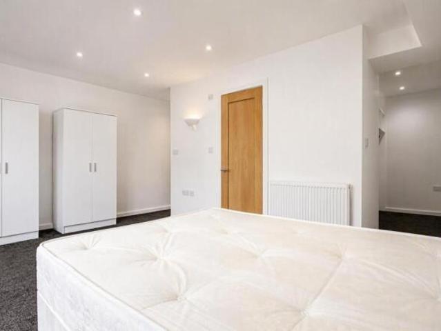 3 bedroom maisonette for rent in Kamen Court, Royal College Street, Camden, NW1