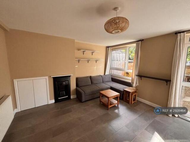 3 bedroom maisonette for rent in Knapp Road, London, E3
