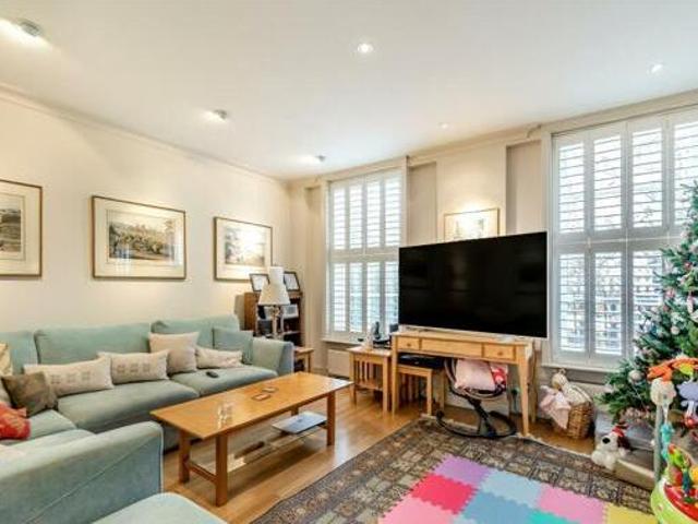 3 Bedroom Maisonette For Rent In London