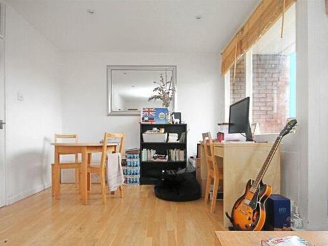 3 Bedroom Maisonette For Rent In London