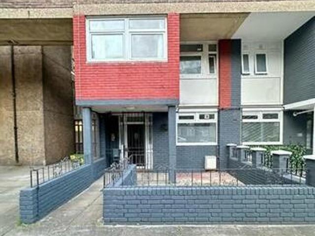 3 Bedroom Maisonette For Rent In London