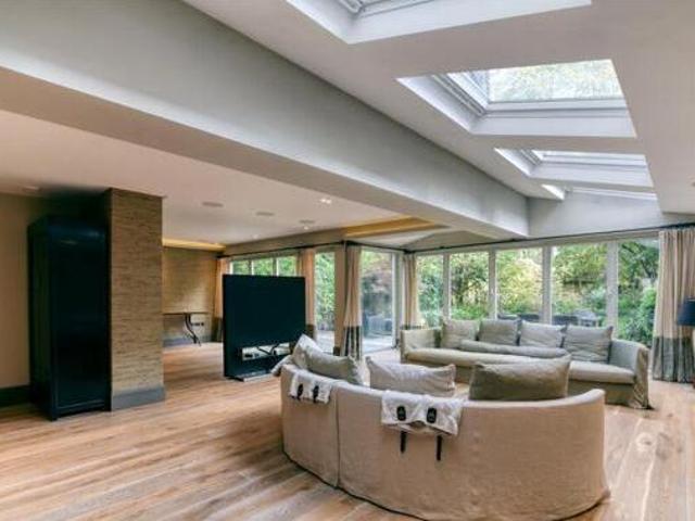 3 Bedroom Maisonette For Rent In London
