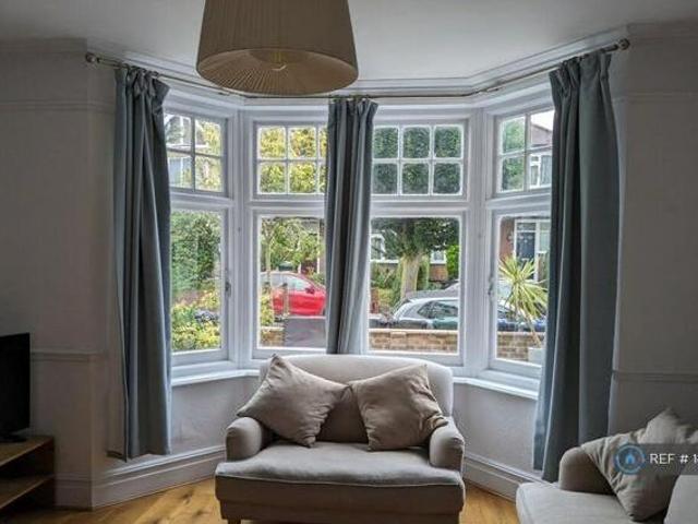 3 Bedroom Maisonette For Rent In London
