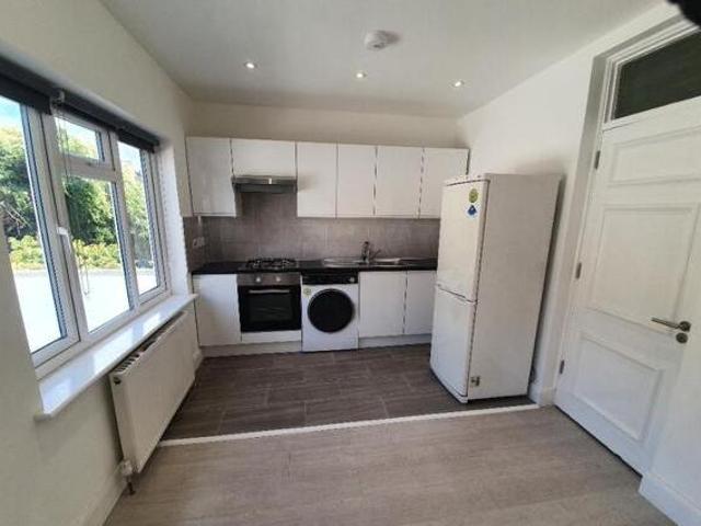3 Bedroom Maisonette For Rent In London