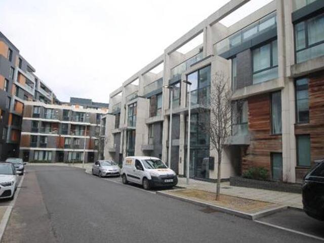 3 Bedroom Maisonette For Rent In London