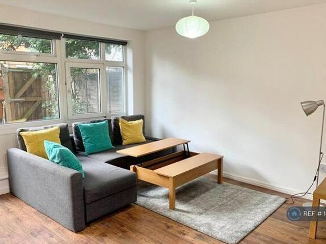 3 Bedroom Maisonette For Rent In London
