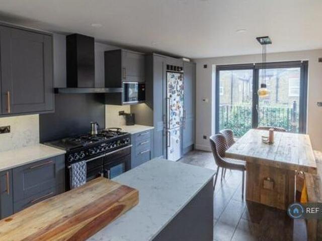 3 Bedroom Maisonette For Rent In London
