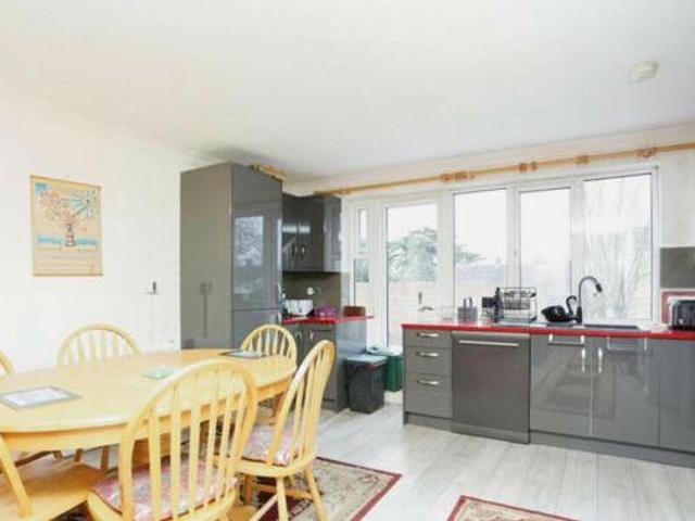 3 Bedroom Maisonette For Rent In London