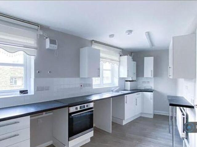3 Bedroom Maisonette For Rent In London