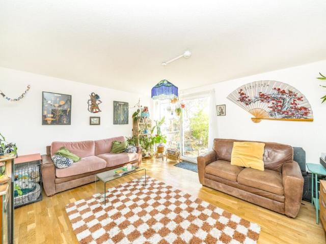 3 bedroom maisonette for rent in Mandarin Court, Edward Street, London, SE8