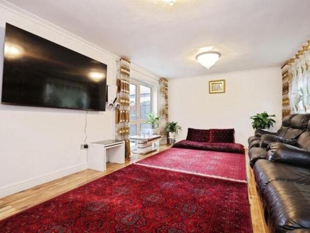 3 bedroom maisonette for rent in Marston Close, Leamington Spa, CV32