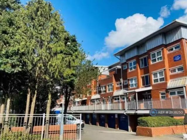 3 bedroom maisonette for rent in Moss House Close, Birmingham.