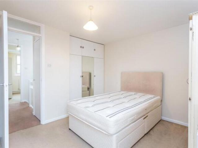 3 bedroom maisonette for rent in Mowatt Close, Archway, N19