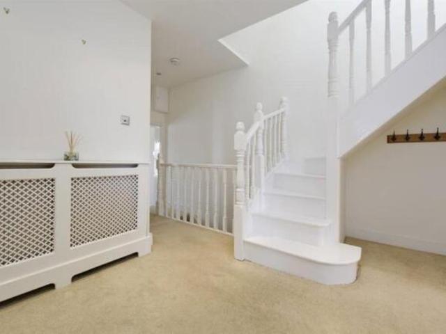 3 bedroom maisonette for rent in North Worple Way, Barnes, SW14