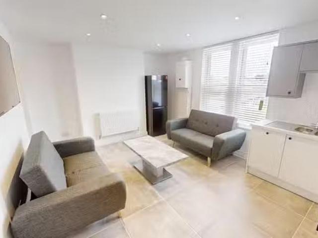 3 bedroom maisonette for rent in Osborne Villas, Bristol, BS2