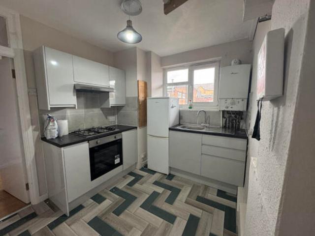 3 bedroom maisonette for rent in Parkinson Court, London, N1