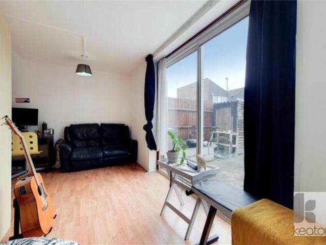 3 bedroom maisonette for rent in Payne Street, London, SE8