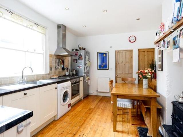 3 bedroom maisonette for rent in Penwith Road London SW18