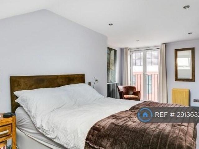 3 bedroom maisonette for rent in Pennard Road, London, W12