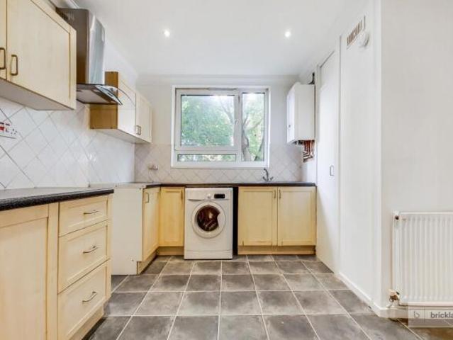 3 bedroom maisonette for rent in Polecroft Lane, London, SE6