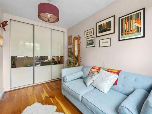 3 bedroom maisonette for rent in Pollard Street, London, E2