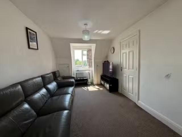 3 bedroom maisonette for rent in Rayners Lane, Harrow, Middlei.