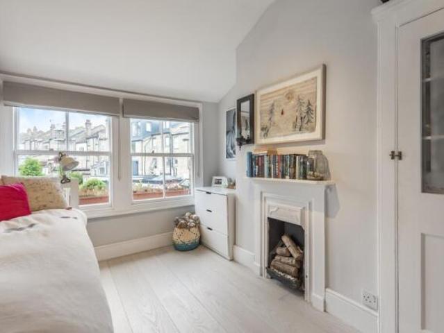3 bedroom maisonette for rent in Rosebery Road, London, N10