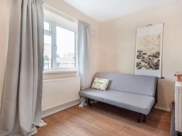 3 bedroom maisonette for rent in Rowditch Lane, London, SW11